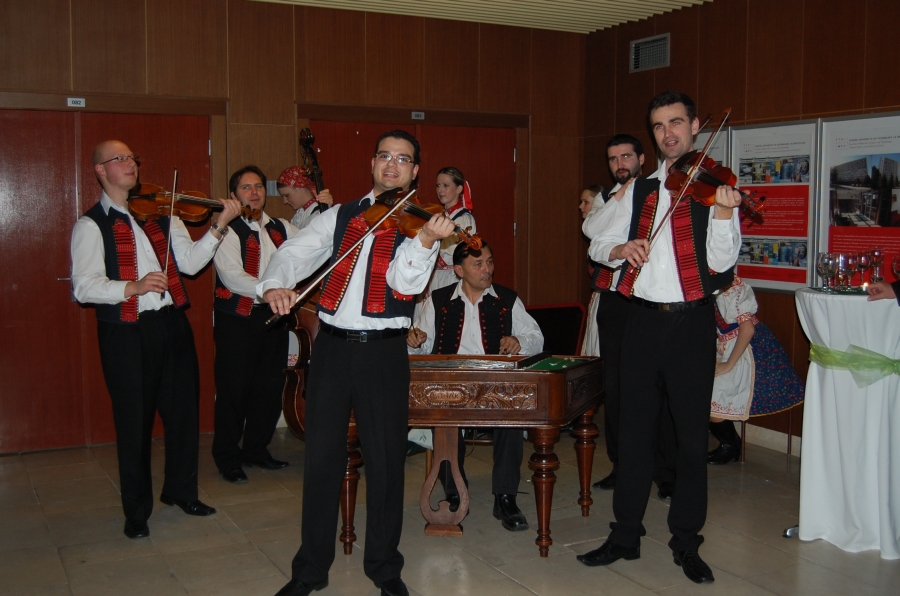 Novoročné stretnutie zamestnancov MTF STU - Materiálovotechnologická ...